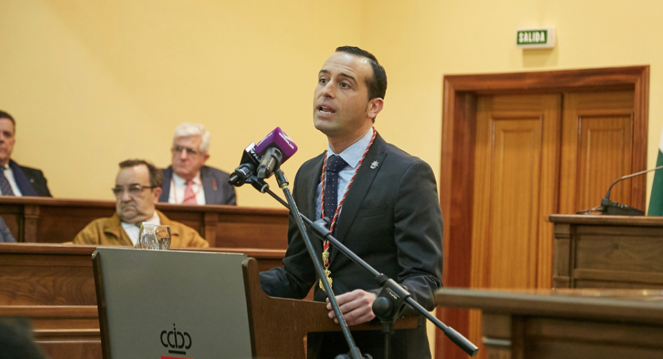 GALERÍA: Esteban Rondón da lectura a su discurso de presentación como ...