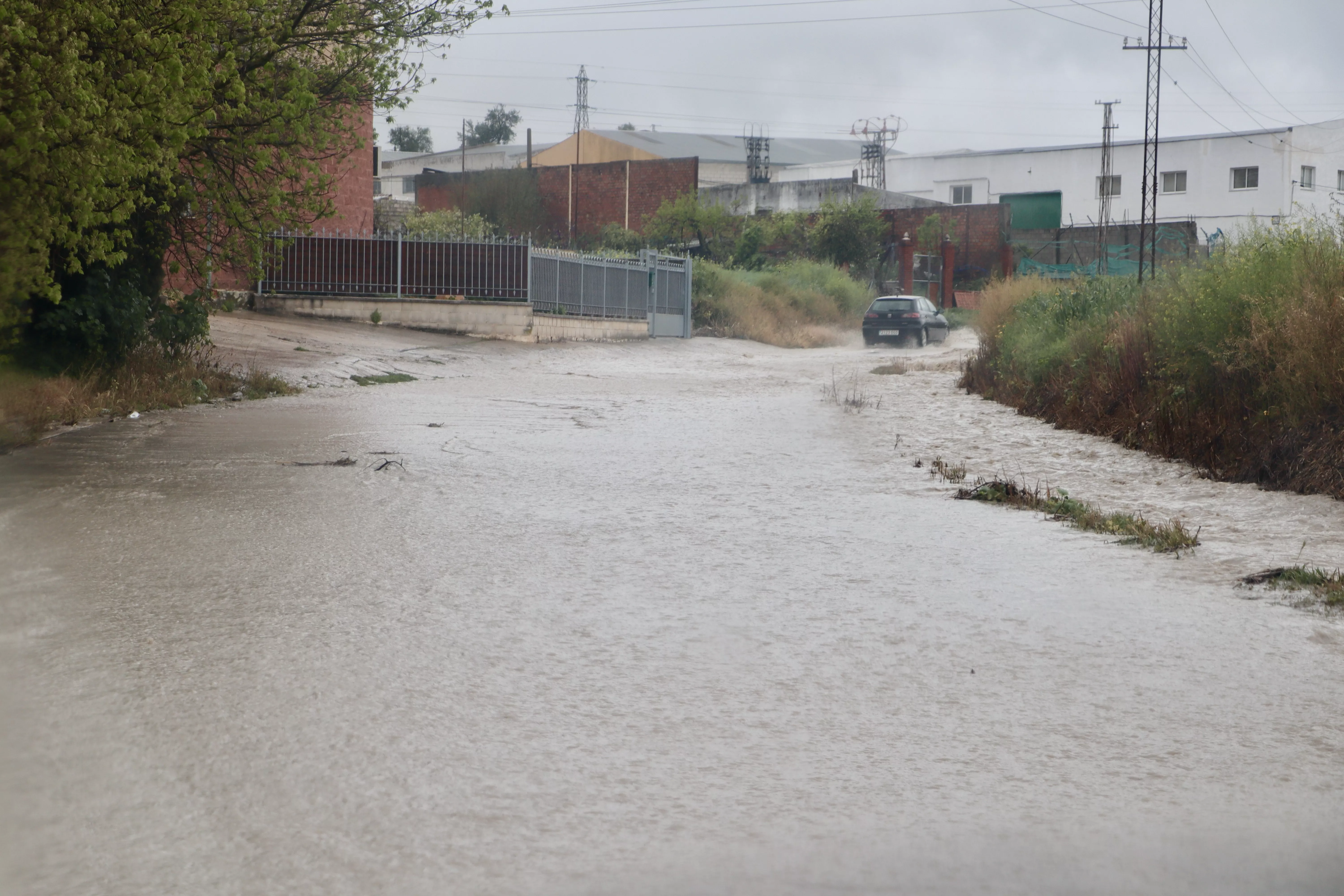 GALERÍA: Una breve pero intensa tormenta obliga a cortar puntualmente ...